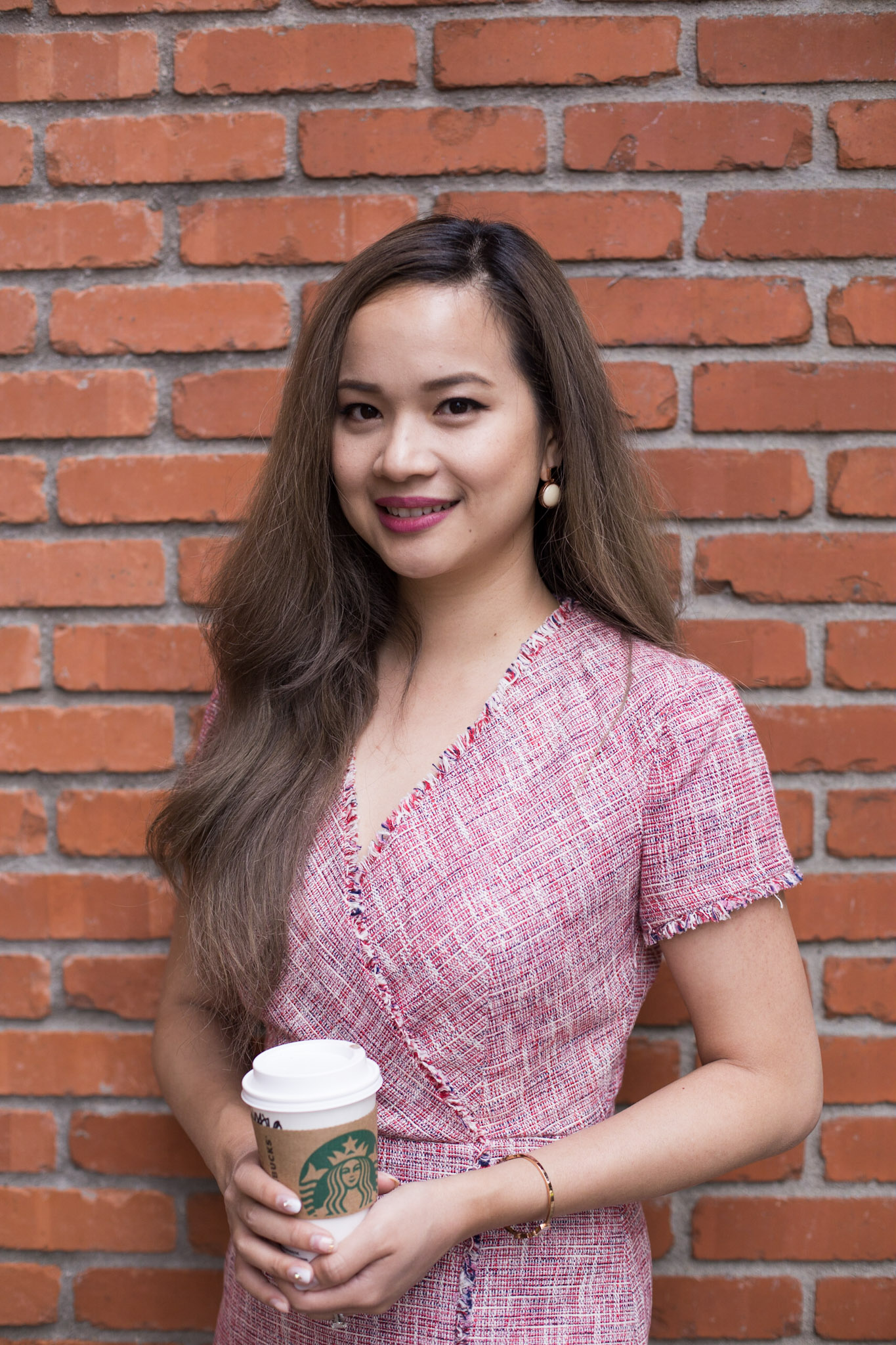 What to Wear To A Job Interview & 6 Outfit Colors to Consider - Cubicle ...